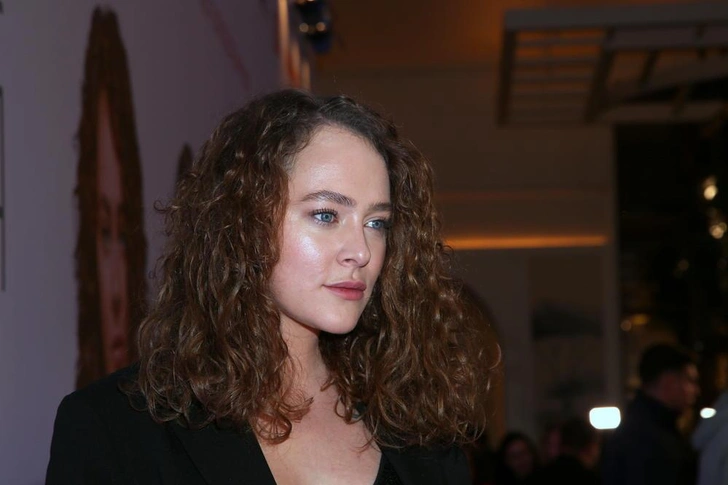 دامن زنان برهنه