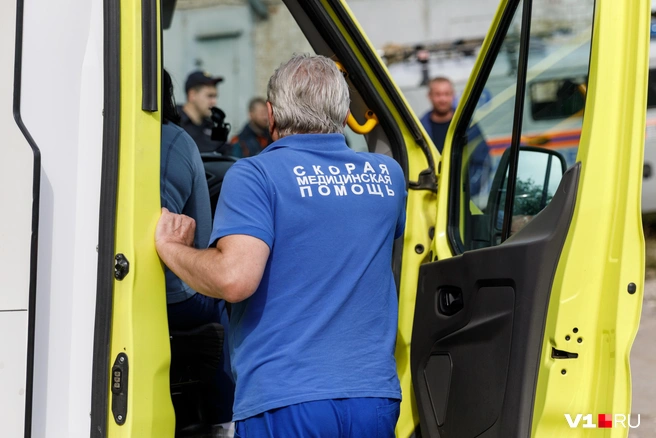 На севере Волгограда пятилетняя девочка выпала из окна третьего этажа ...