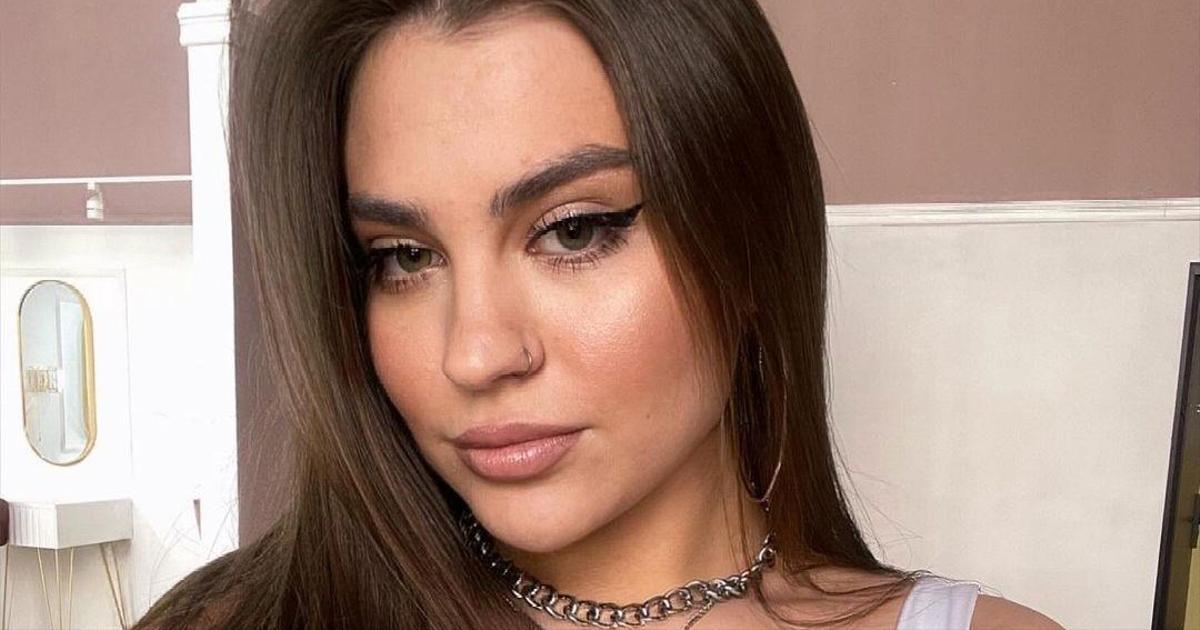 Внучка Боярского облачилась в латекс с экстремальным декольте и показала горячие танцы на полу ...