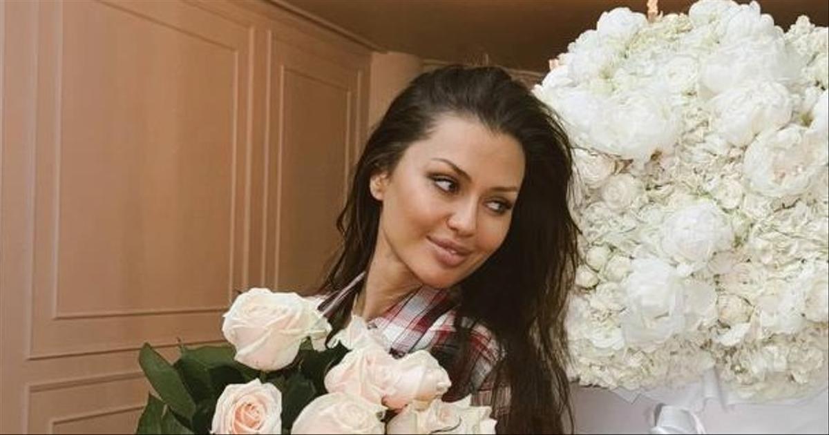 Боня разбирает завалы подарков после 45-летия: сумка Hermes за 2,5 млн, чайный сервиз за 90 тыс ...