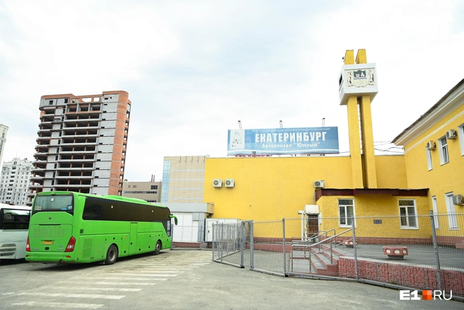 В Екатеринбурге подростка не пустили в междугородний автобус по данным ...