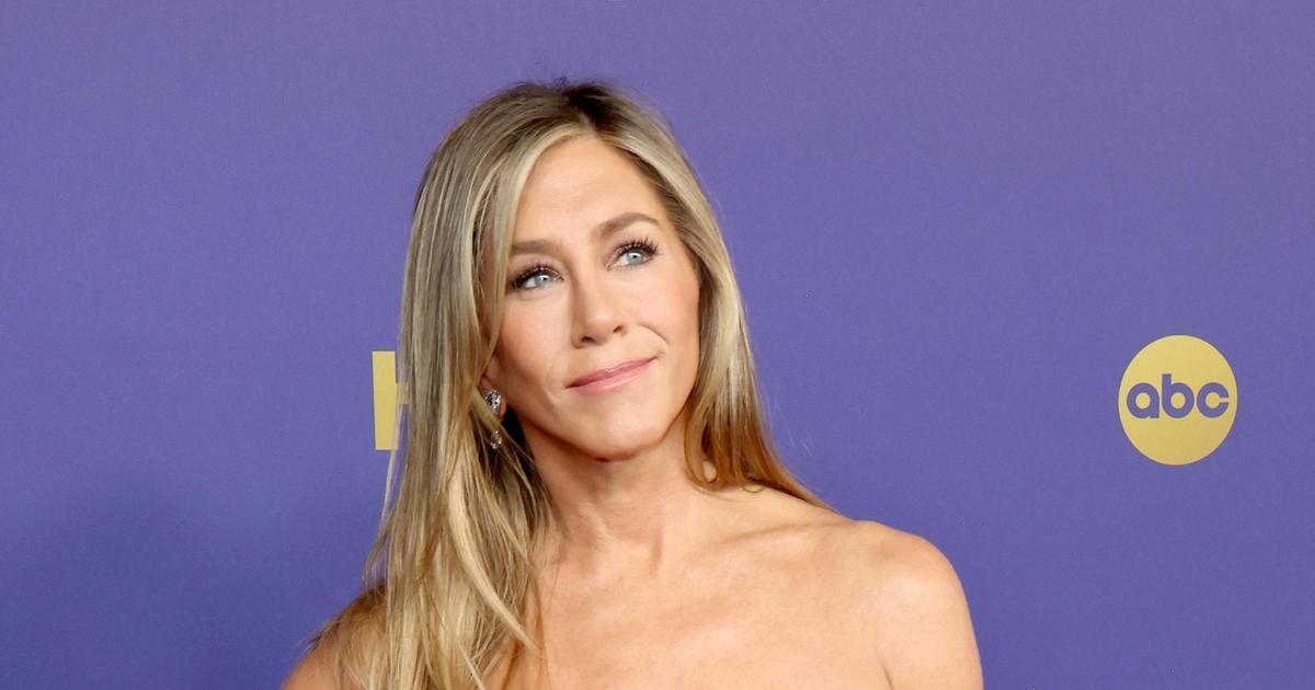 Энистон хвастала мышцами в прозрачном платье, Стрип порхала от счастья в розовом костюме на ...