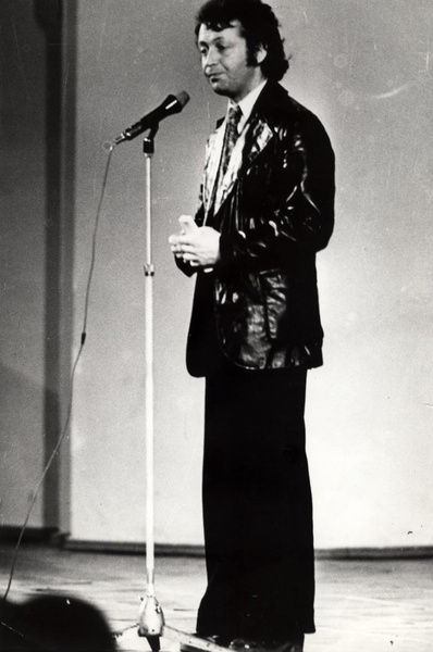 Похоронил первую любовь, повздорил с Шифриным, не стал папой. Нешуточные драмы Лиона Измайлова ...