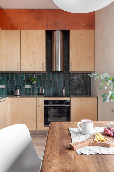 Вертикальная плитка на кухонном фартуке: 25+ примеров | myDecor