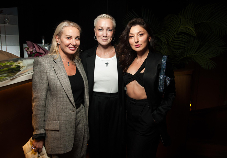 Дарья Мороз обнималась с Игорем Верником, Яна Кошкина сражала формами: премьера сериала «Секс ...