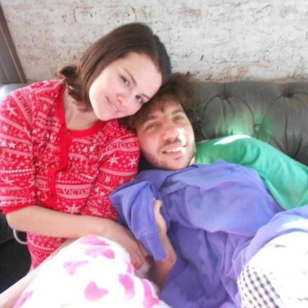 Берет пример с Бибера? В Сети возмущаются манерами Бенни Бланко, с которым Селена Гомес ...