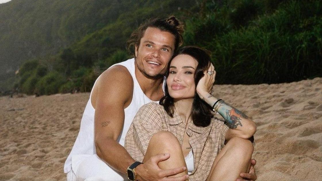 Айза выходит замуж в третий раз: жених моложе нее на 10 лет | StarHit (СтарХит)