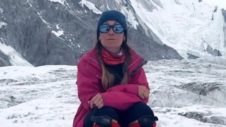 Наталья Наговицына показывала всем, что жива — рядом с палаткой на пике Победы увидели рюкзак ...