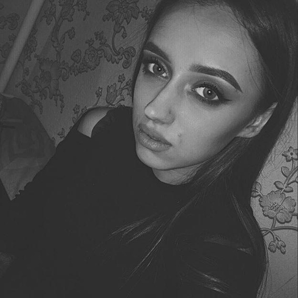 Врала не только о прошлом в порно, но и перекроила внешность: жена Славы Комиссаренко до ...