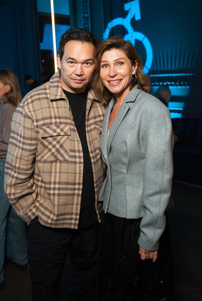 Дарья Мороз обнималась с Игорем Верником, Яна Кошкина сражала формами: премьера сериала «Секс ...