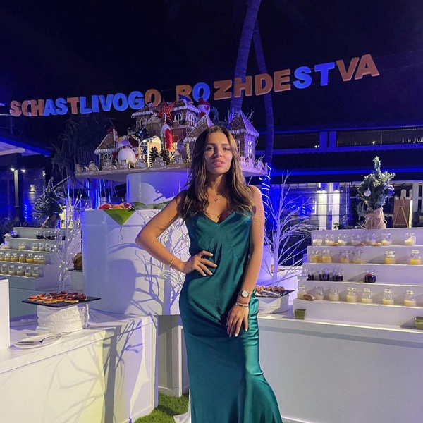 Молодая жена Ивлева: «Косте нравится, когда я выкатываю сиси и вываливаю «булочки» | STARHIT